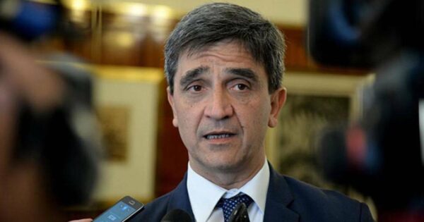 Yedlin: «La ley dejó de ser ómnibus y pasó a ser una mino combi ...